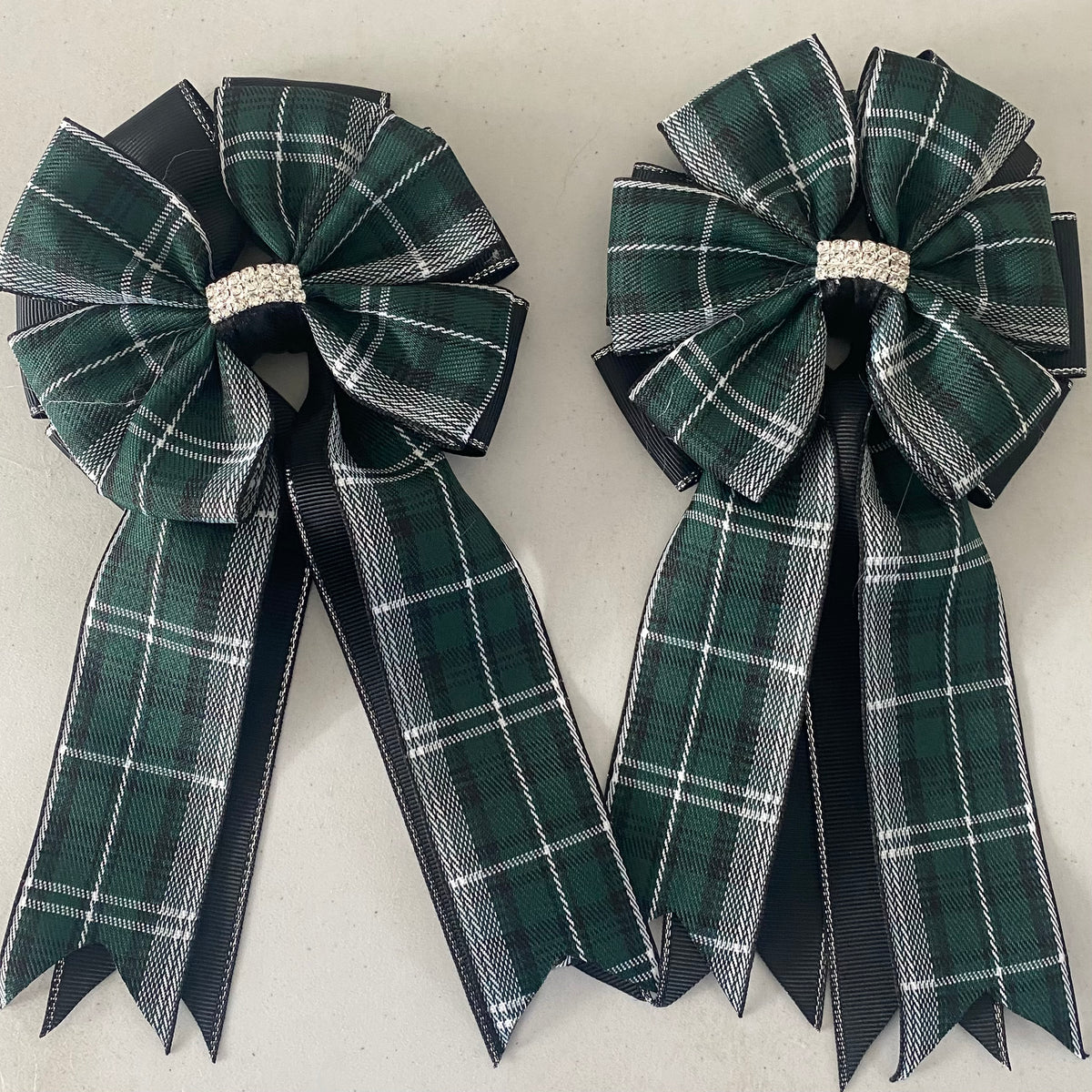 💐 Show Bows: Hunter Plaid on Black – My Barn Child